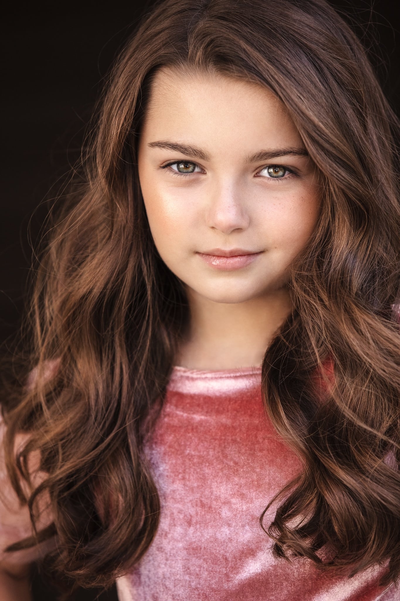 Mila Harris About Entertainmentie