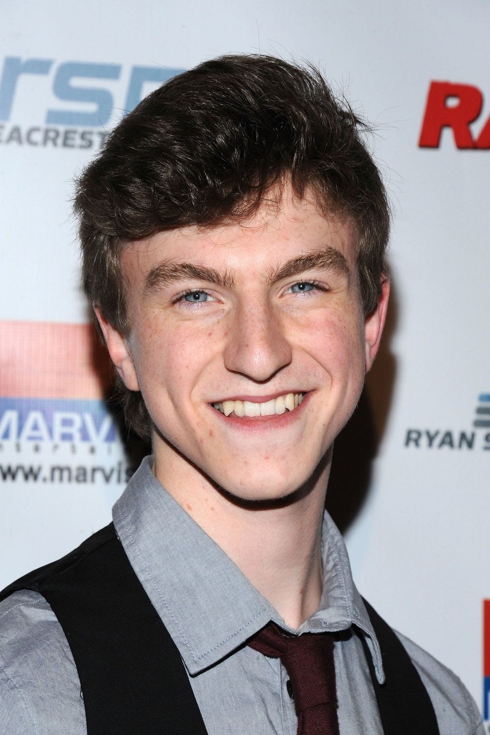 Rowen Kahn - About - Entertainment.ie
