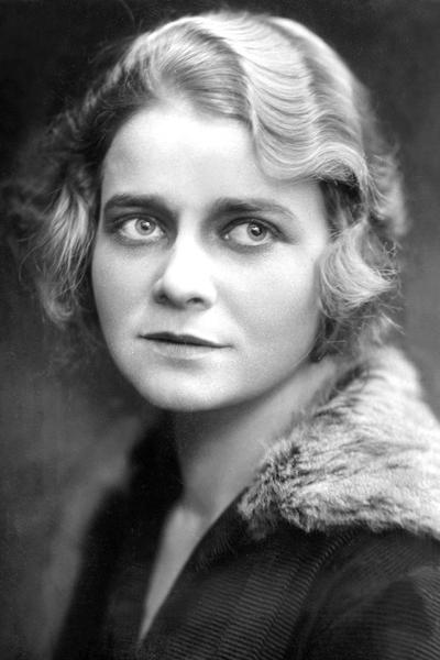 Franziska Kinz - About - Entertainment.ie