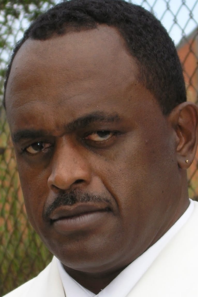 Leon Deavers - About - Entertainment.ie