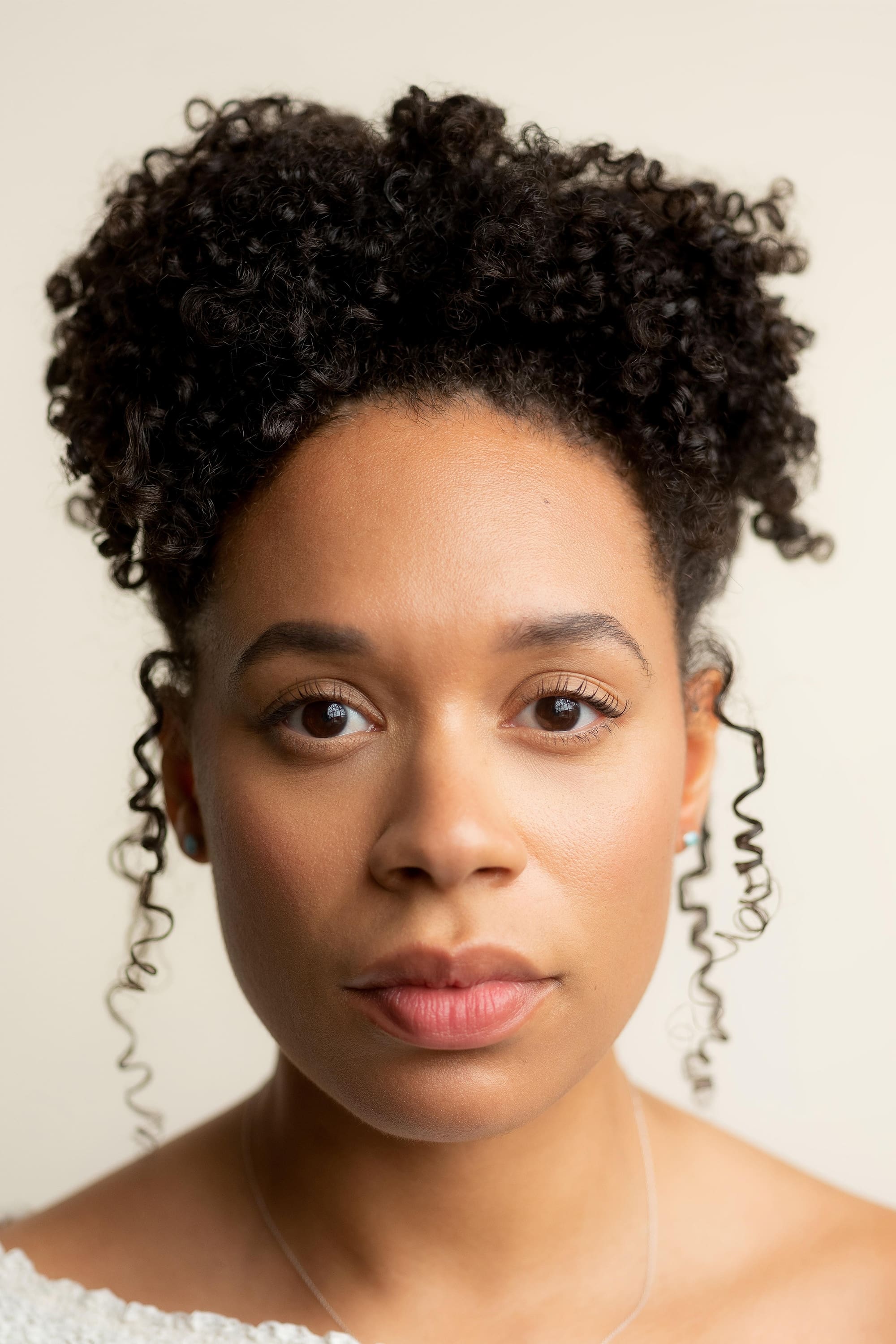 Ellouise Shakespeare-Hart - About - Entertainment.ie