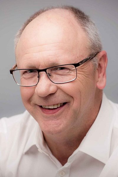 Robert Lee - About - Entertainment.ie