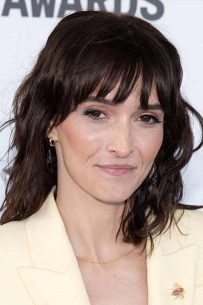 Mimi Cave - About - Entertainment.ie