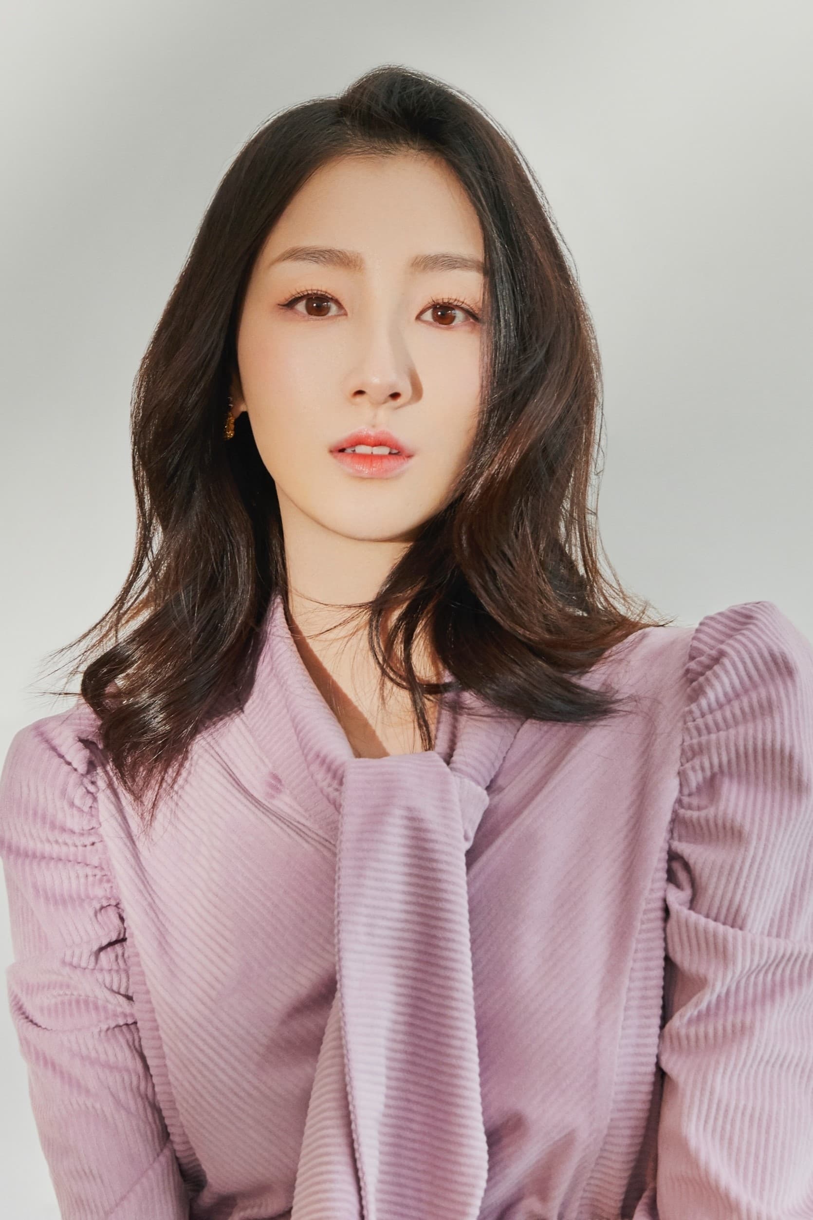 Ye Qing - About - Entertainment.ie