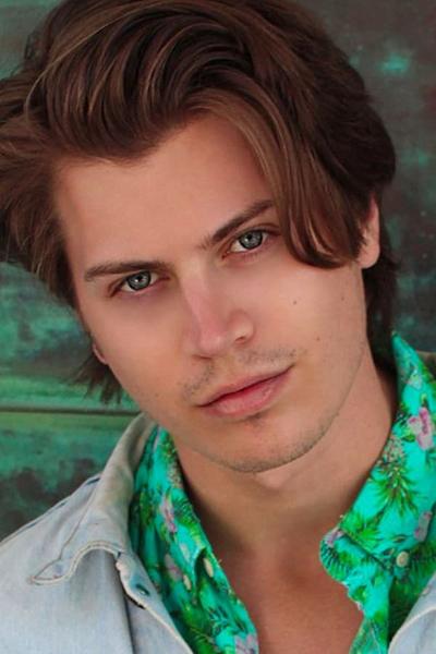 Tanner Stine - About - Entertainment.ie