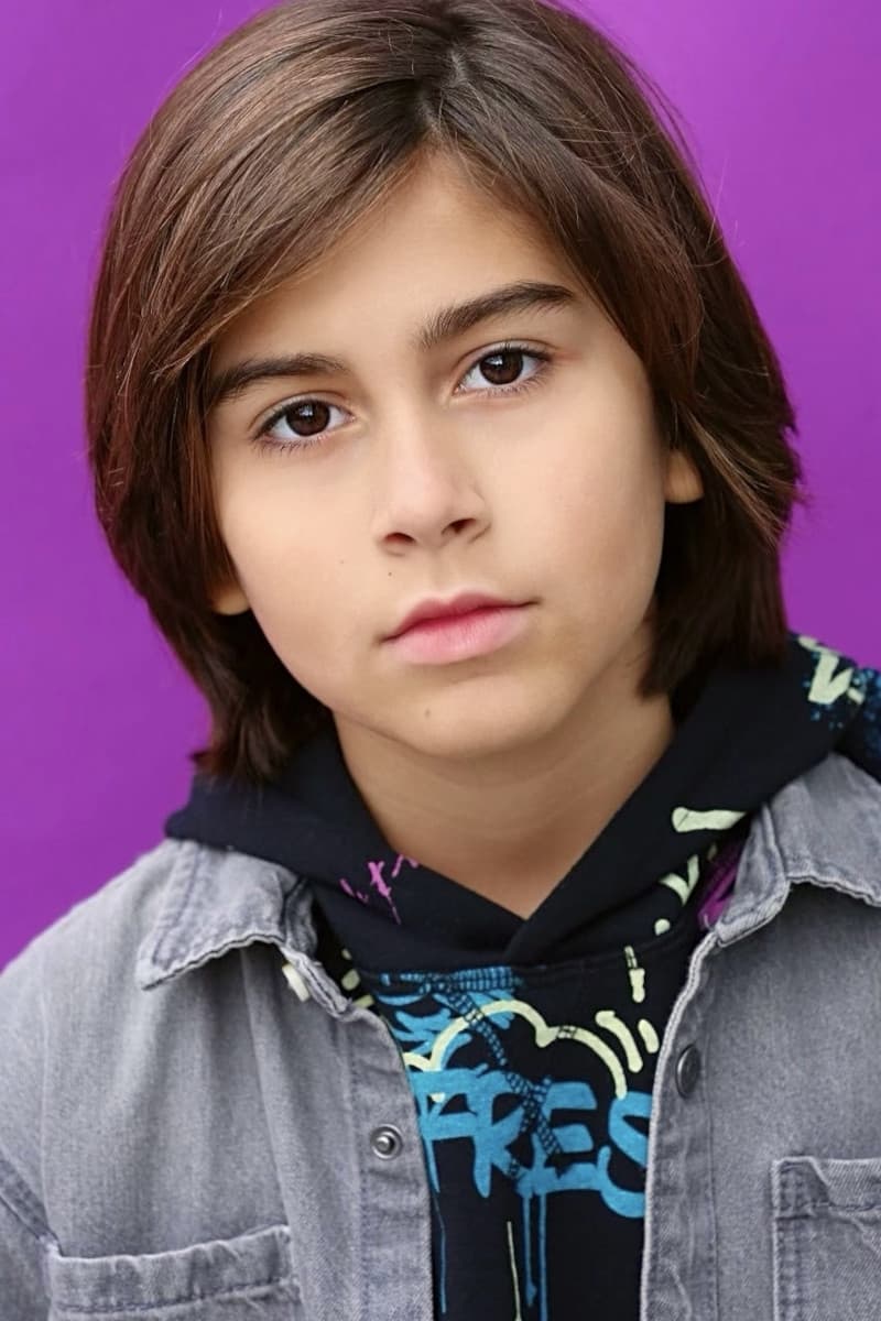 Noah Mendes - About - Entertainment.ie