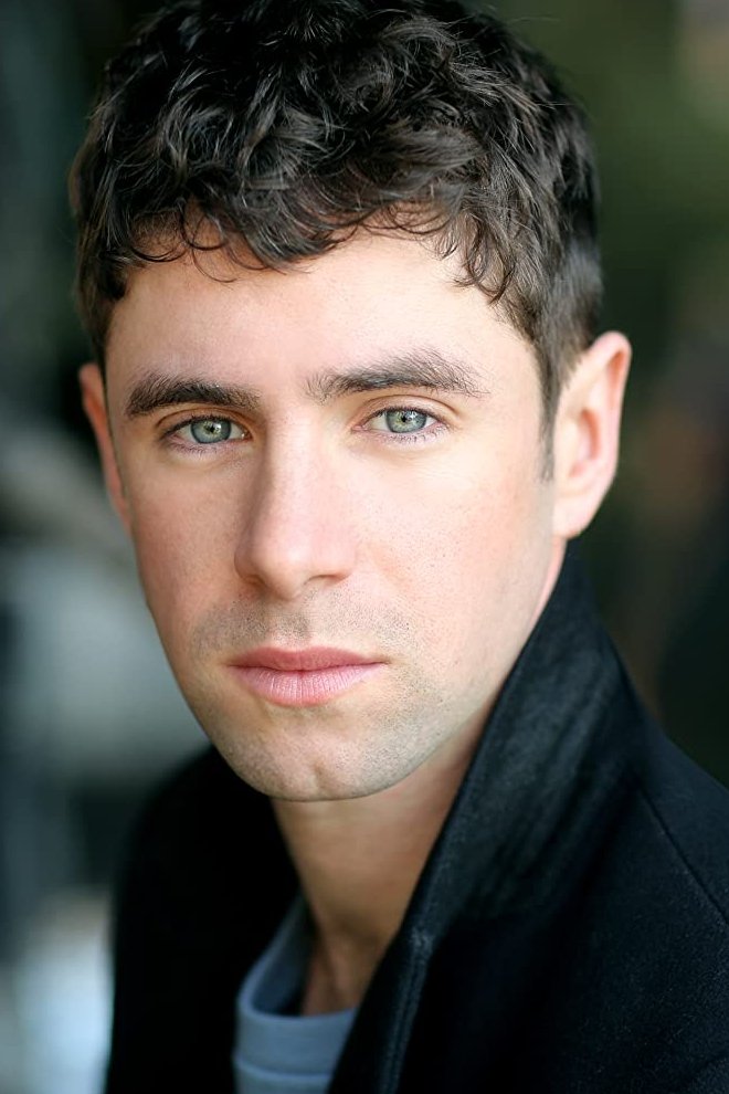 Lee Armstrong - About - Entertainment.ie