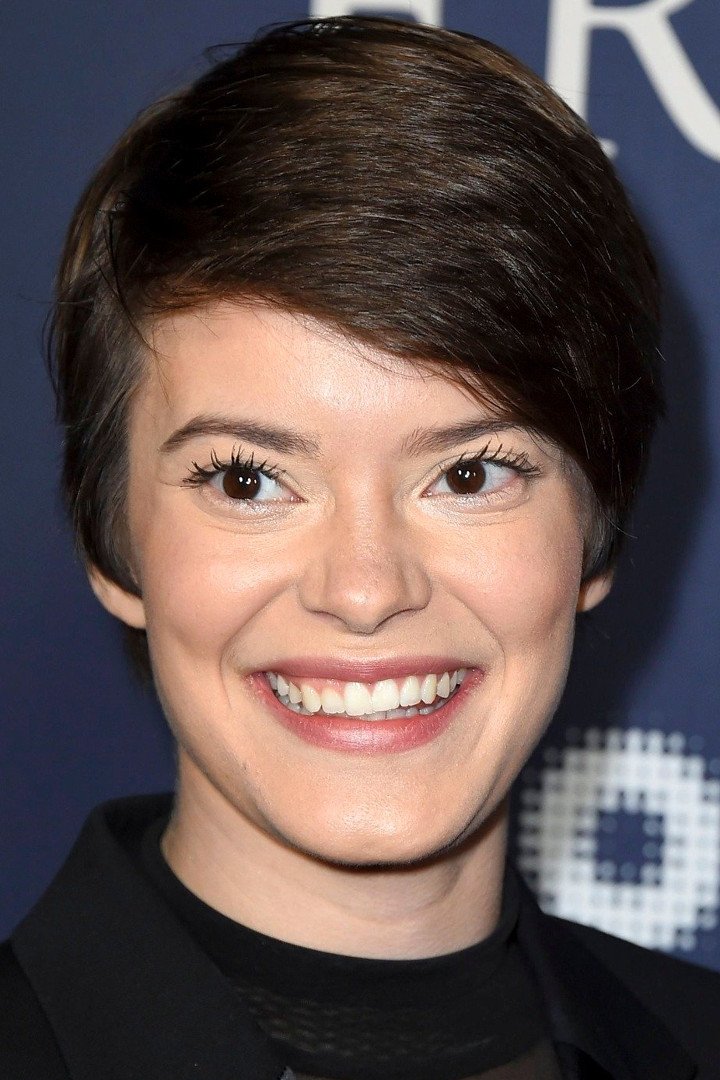 Emily Hinkler - About - Entertainment.ie