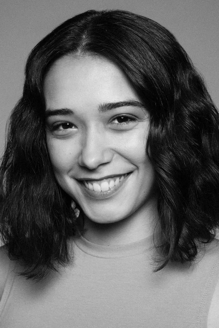 Sara Becker - About - Entertainment.ie