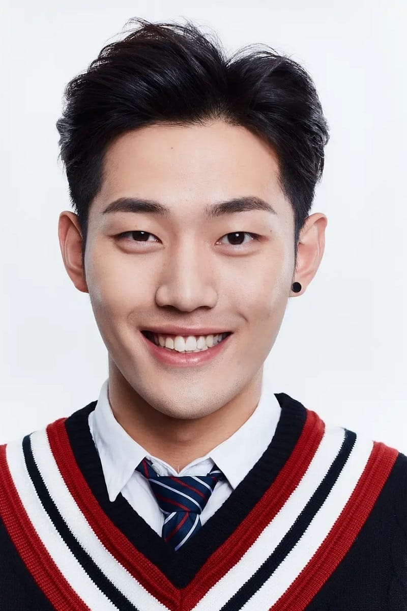Yuan Mingze - About - Entertainment.ie