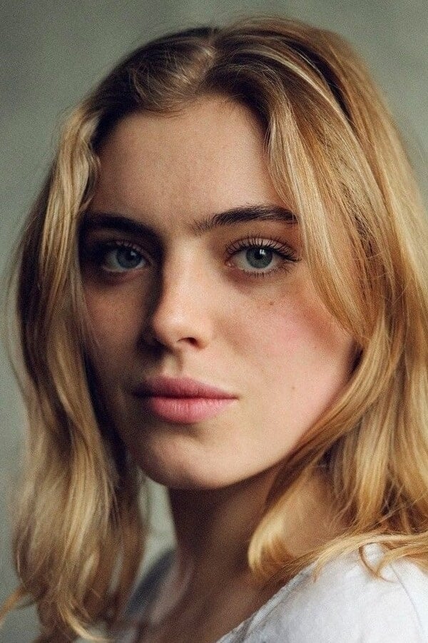 Bella Maclean - About - Entertainment.ie