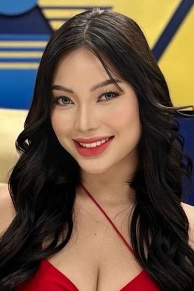 Divine Villareal - About - Entertainment.ie