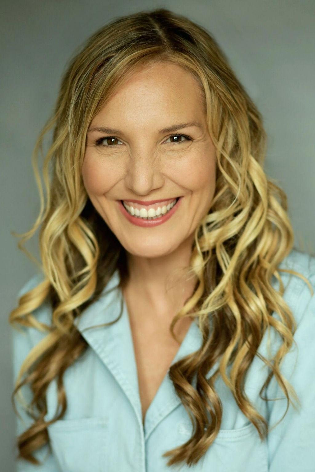 Elizabeth Bower - About - Entertainment.ie