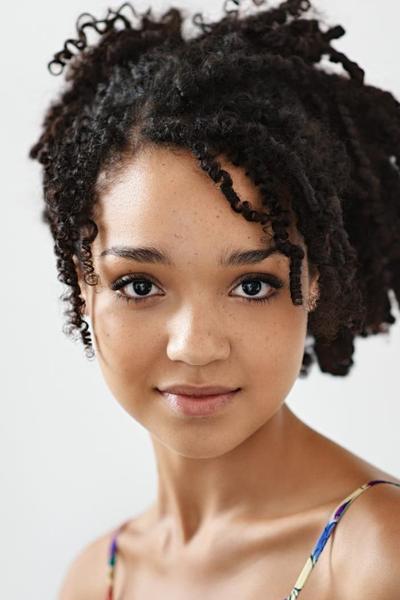 Aisha Dee - About - Entertainment.ie