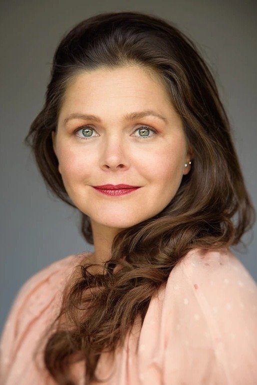 Estelle Long - About - Entertainment.ie