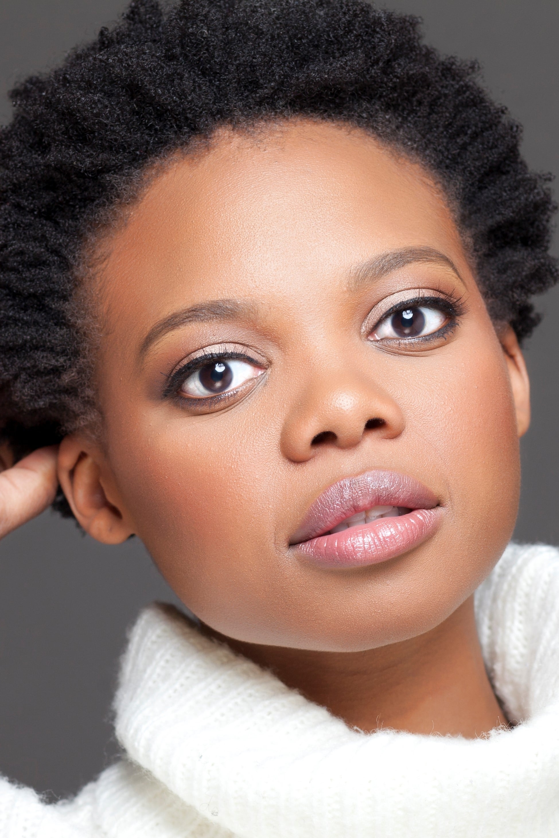 Susan Heyward - About - Entertainment.ie