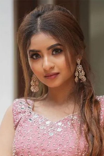 Navani Devanand - About - Entertainment.ie