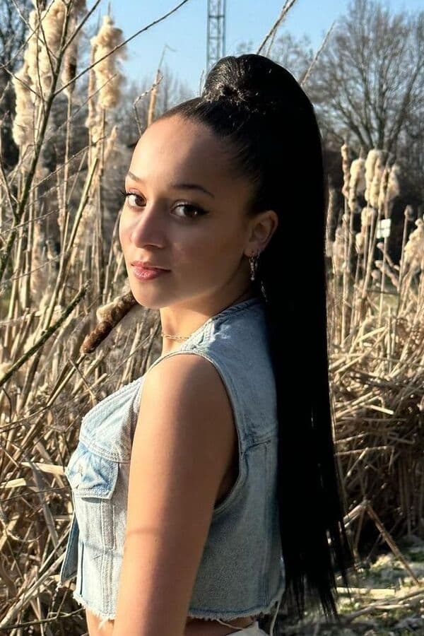 Imea Denooze - About - Entertainment.ie