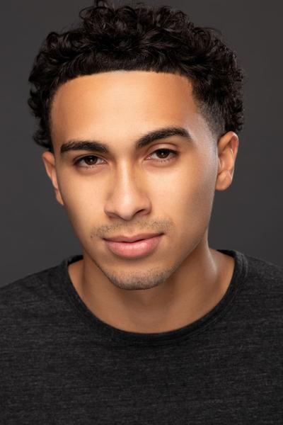 Xavier Smalls - About - Entertainment.ie