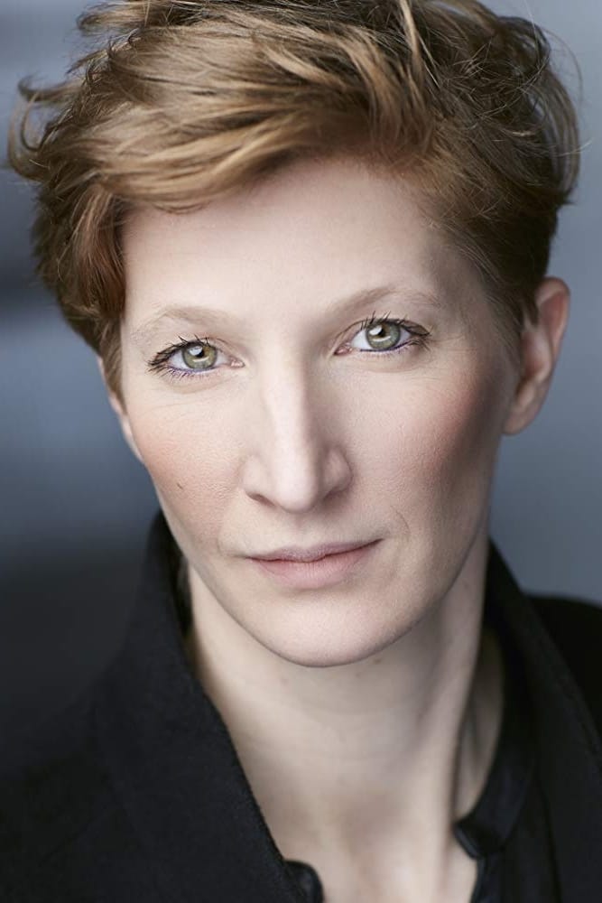 Lisa Reynolds - About - Entertainment.ie