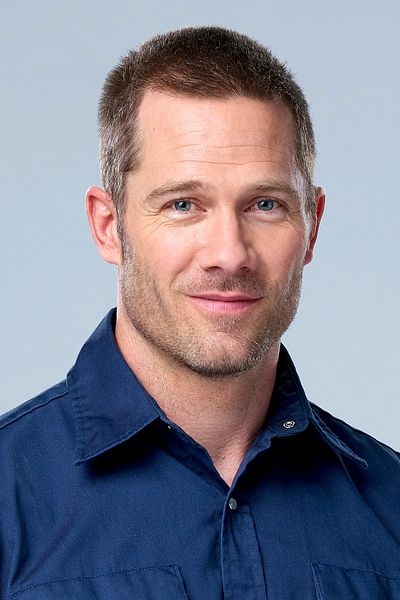 Luke Macfarlane - About - Entertainment.ie