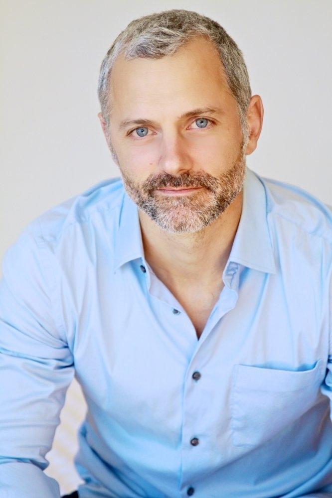 Max Shippee - About - Entertainment.ie