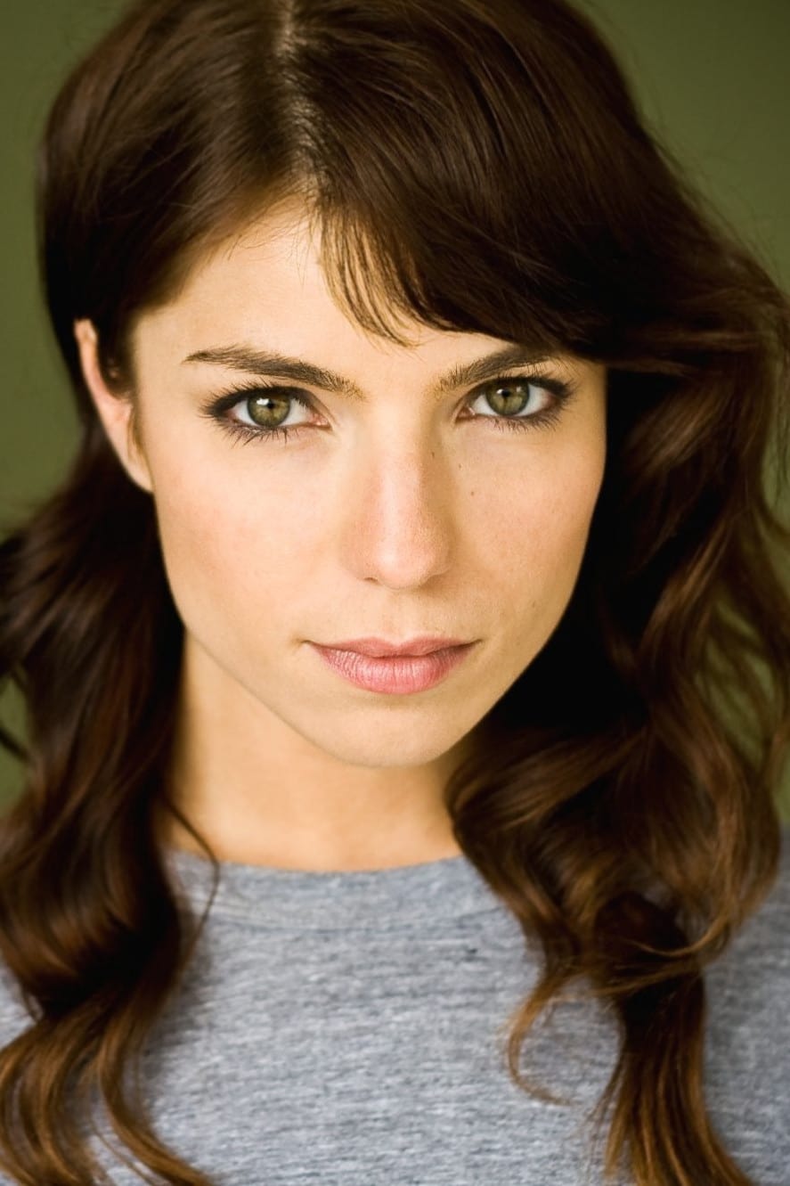Angela Trimbur - About - Entertainment.ie