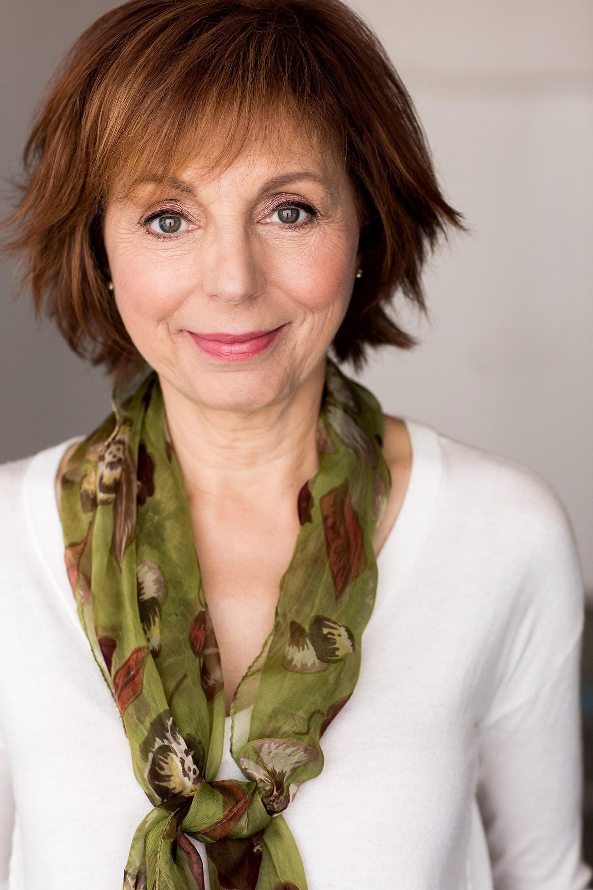 Nancy Linari - About - Entertainment.ie