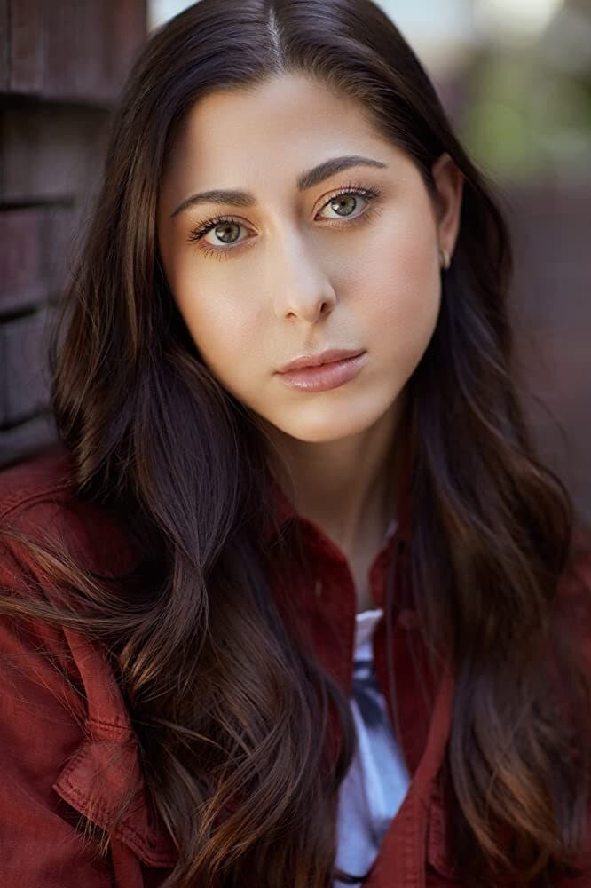 Elizabeth Small - About - Entertainment.ie