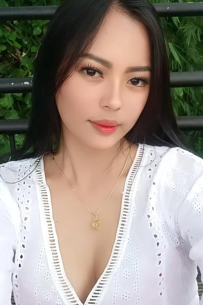 Stephanie Raz - About - Entertainment.ie