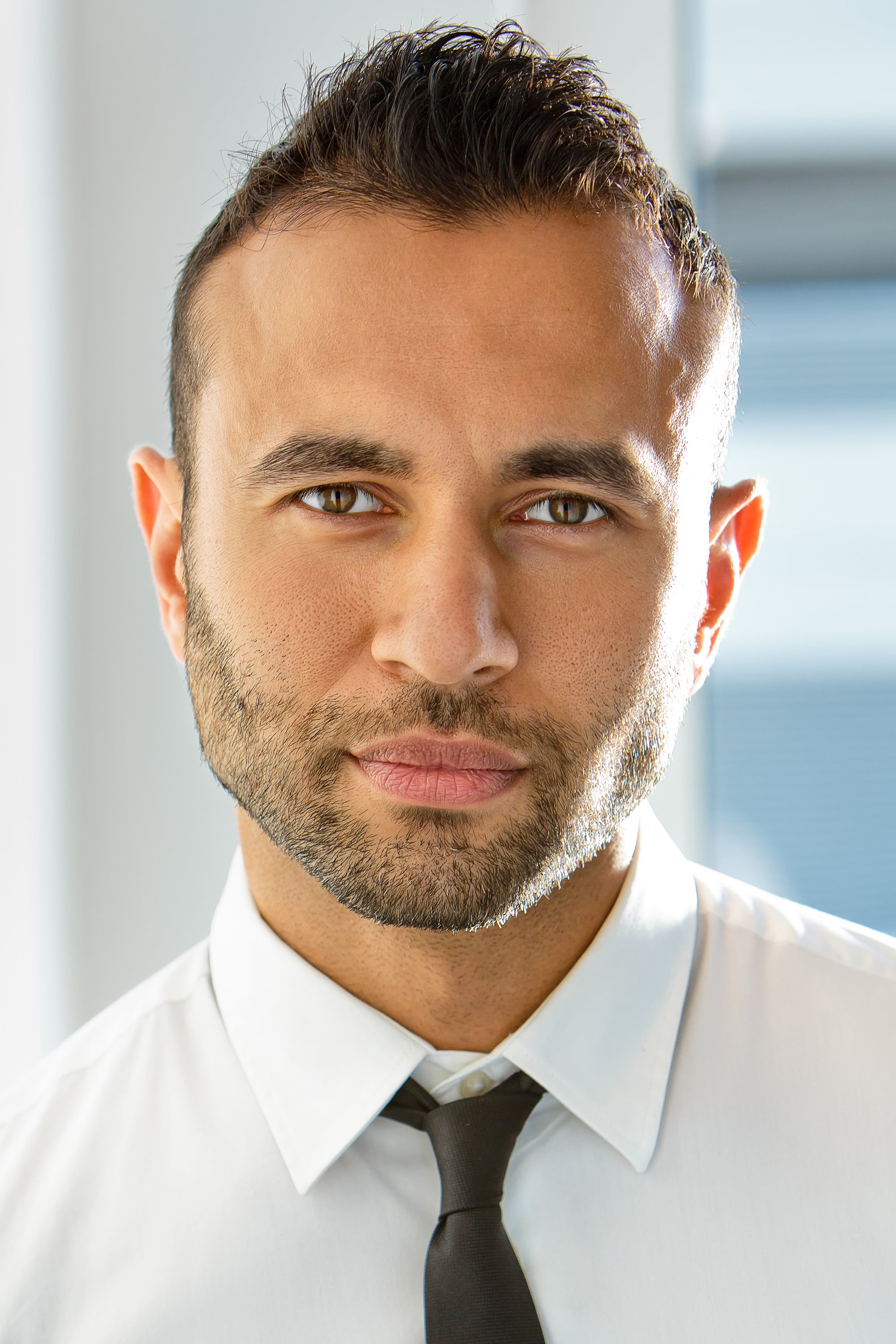 Monib Abhat - About - Entertainment.ie