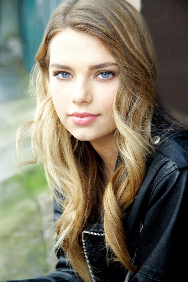 Blue Lagoon The Awakening Actress