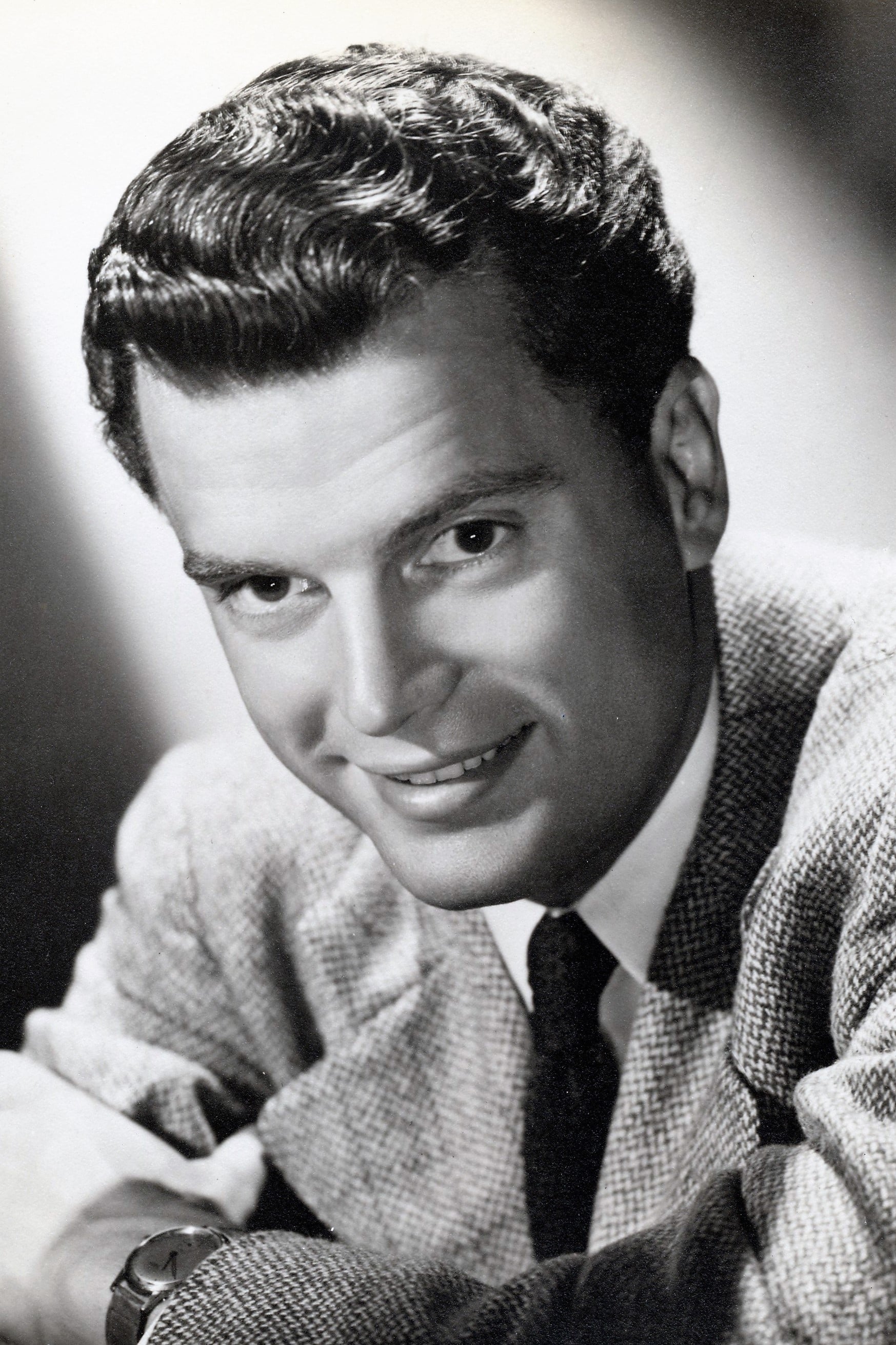 Harry Lewis - About - Entertainment.ie