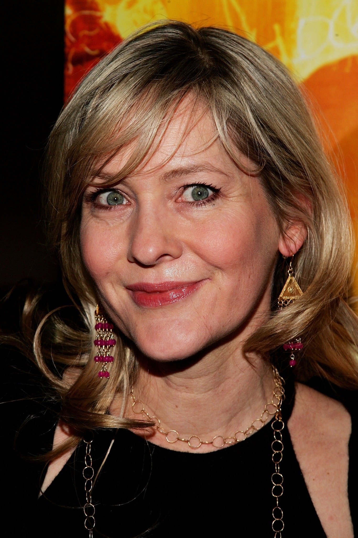 Linda Larkin - About - Entertainment.ie