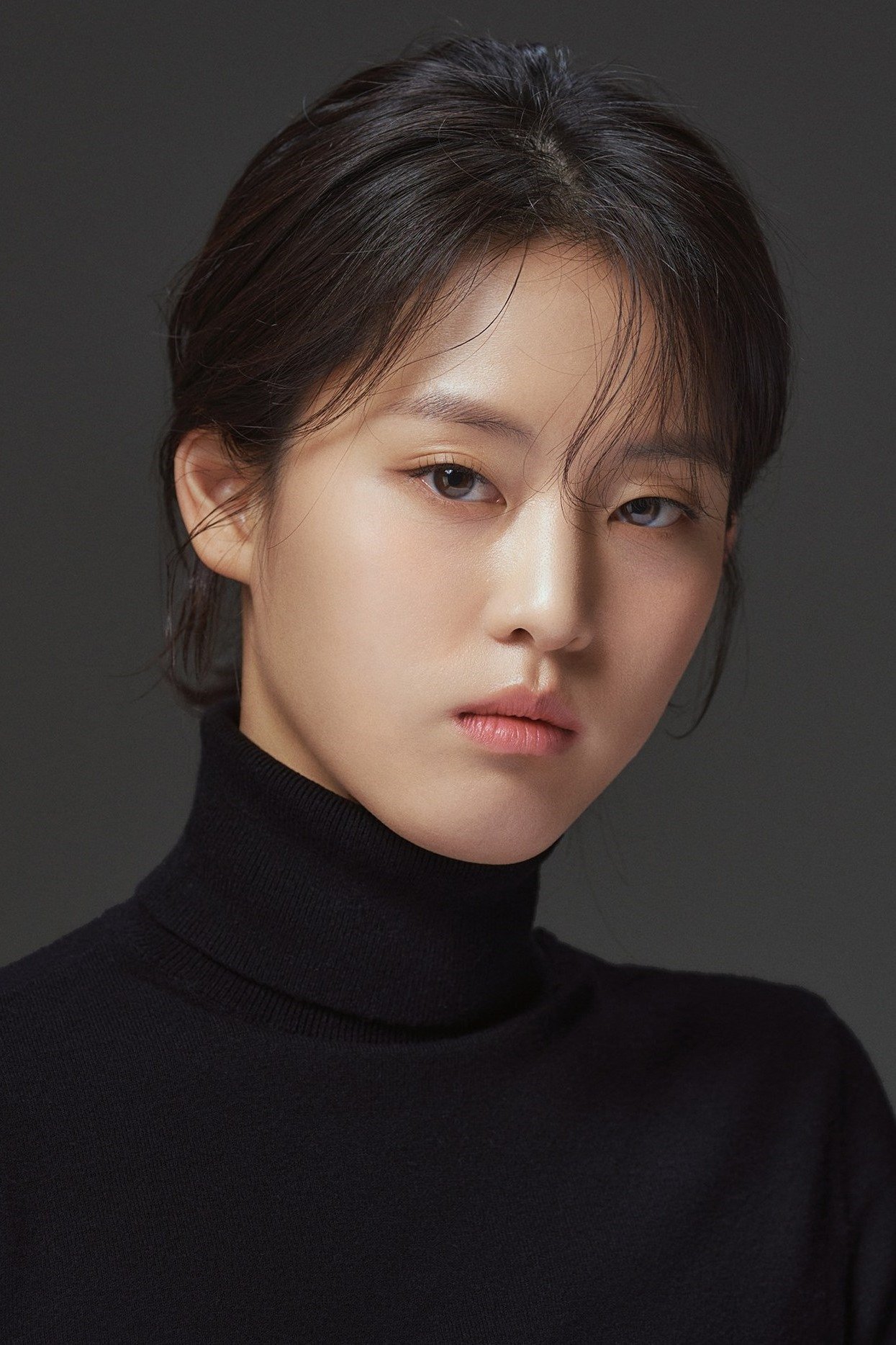 Lee Yeon - About - Entertainment.ie