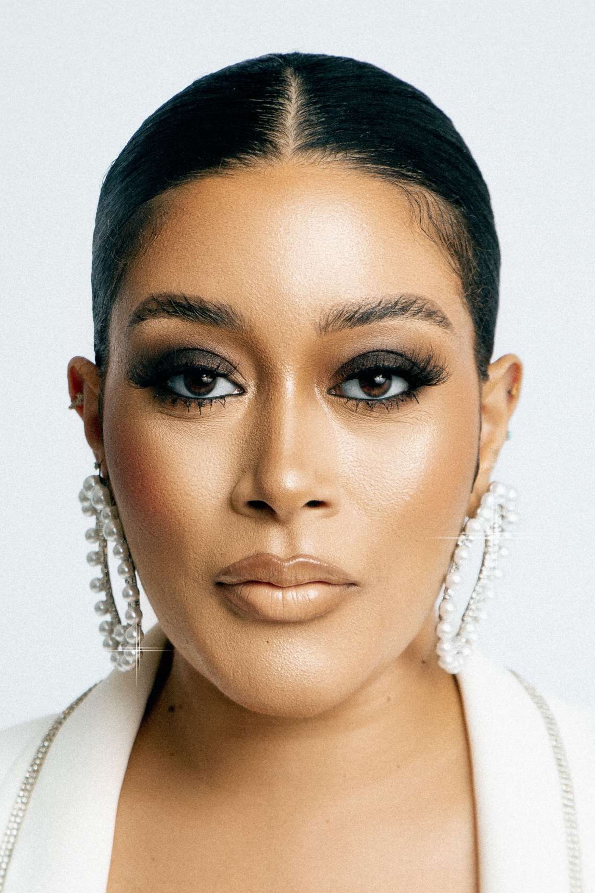 Adunni Ade - About - Entertainment.ie