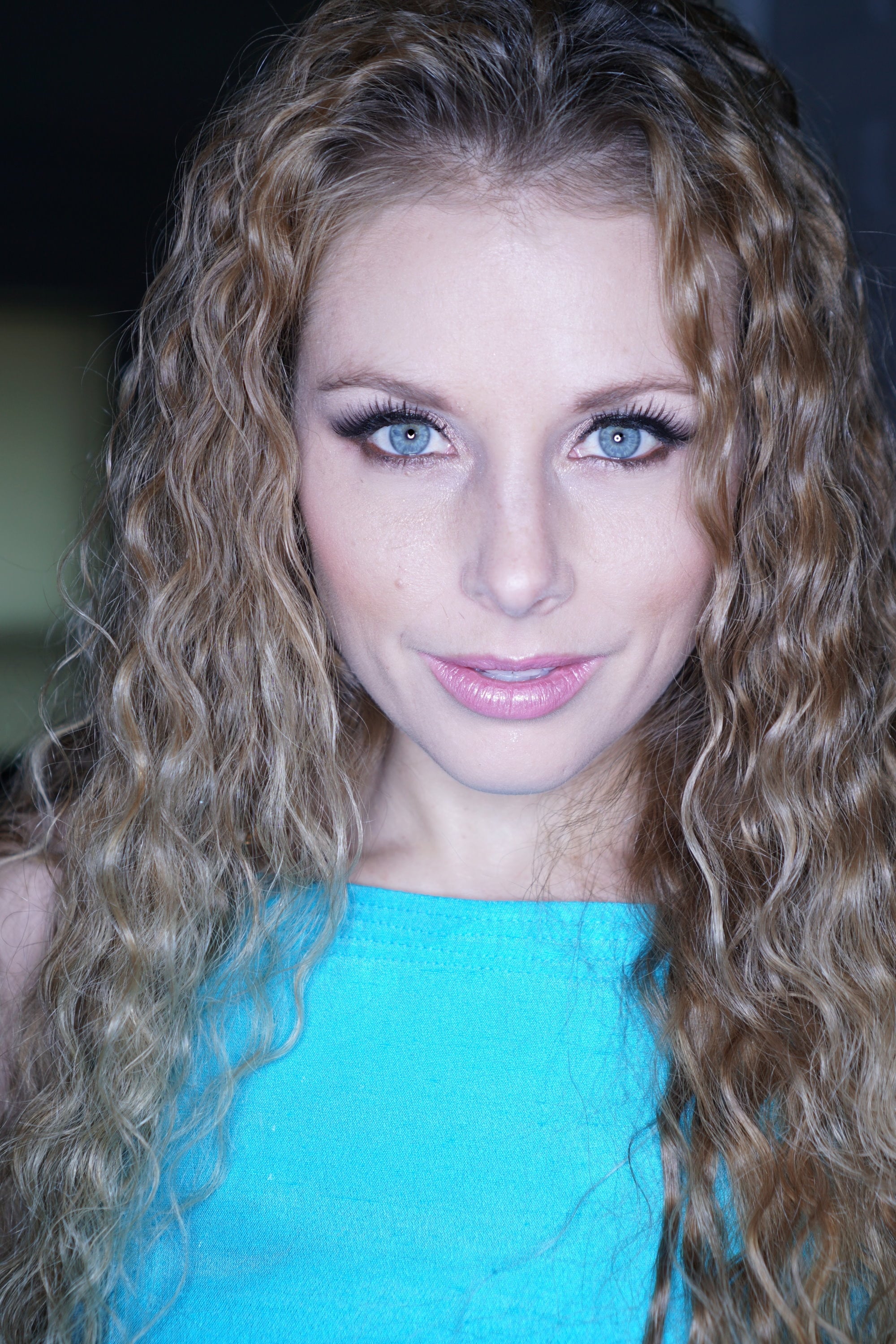 Mercedes Peterson - About - Entertainment.ie