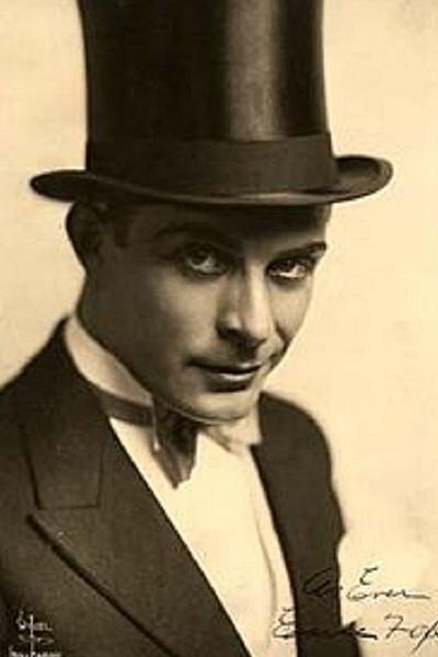 Earle Foxe - About - Entertainment.ie