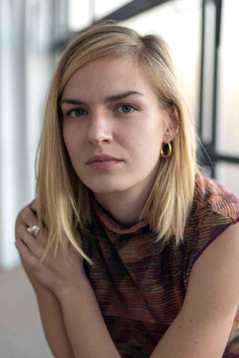 Hannah Olson - About - Entertainment.ie