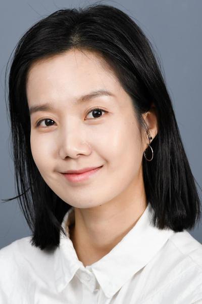 Kim Si-eun - About - Entertainment.ie