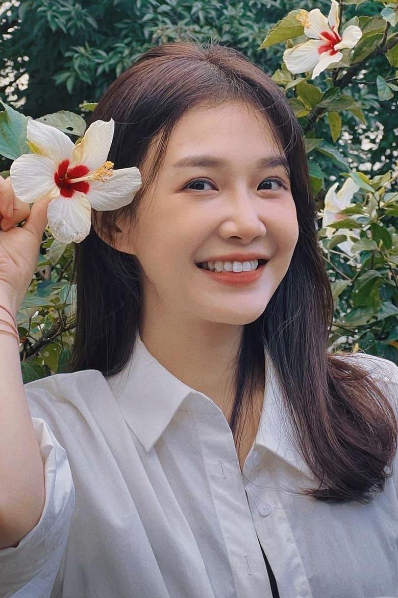 Angela Lee - About - Entertainment.ie