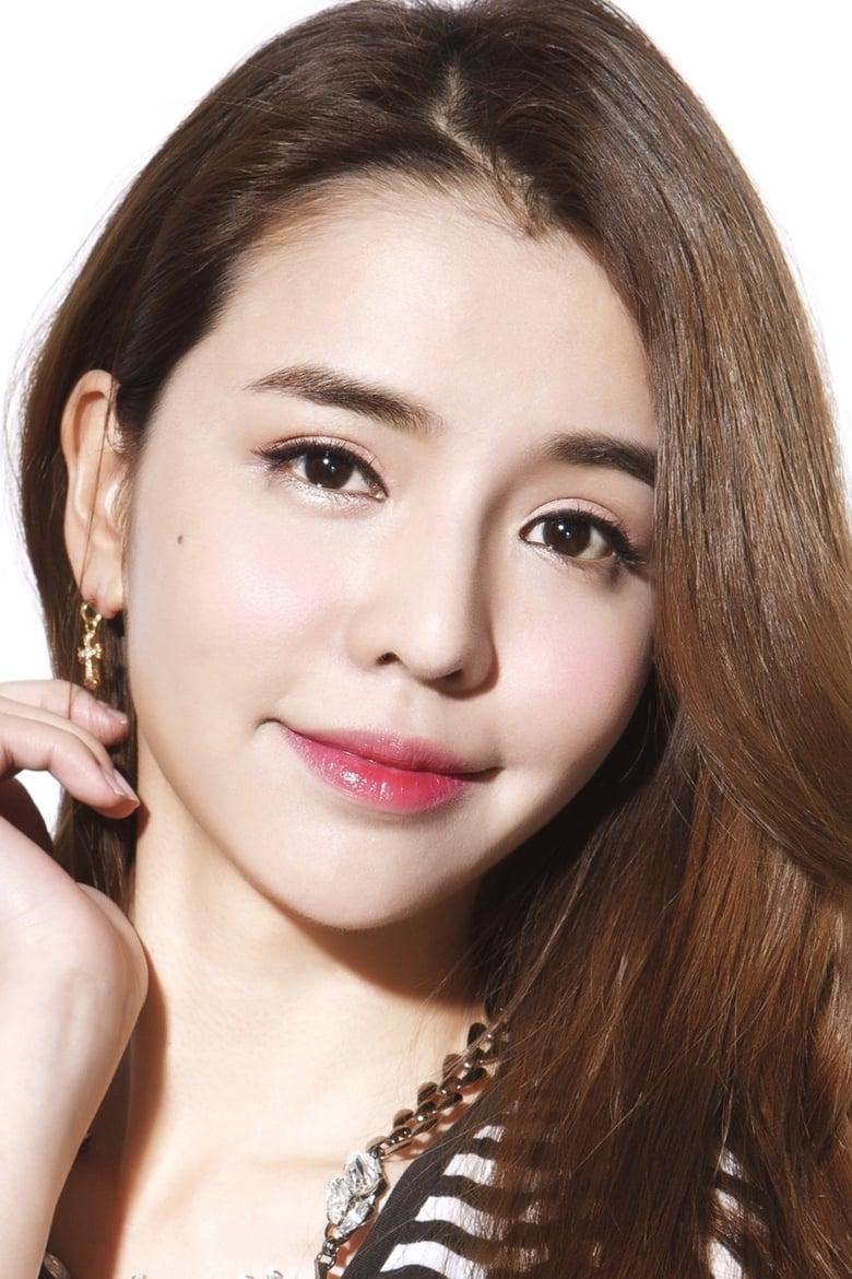 Tia Li - About - Entertainment.ie
