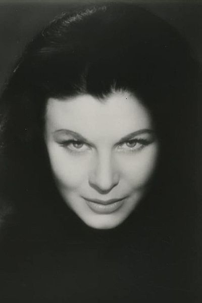 Daphné Dayle - About - Entertainment.ie