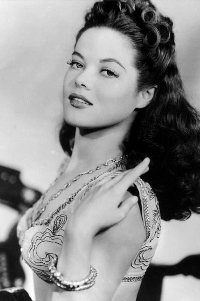 Dona Drake About Entertainmentie