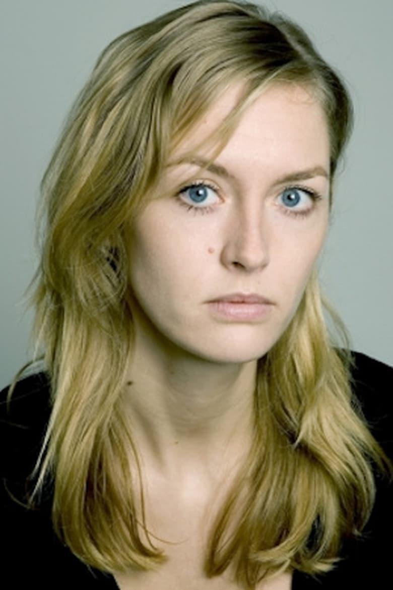 Elisa Beuger - About - Entertainment.ie