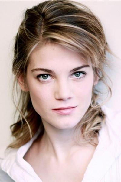 Emilie De Preissac About Entertainmentie
