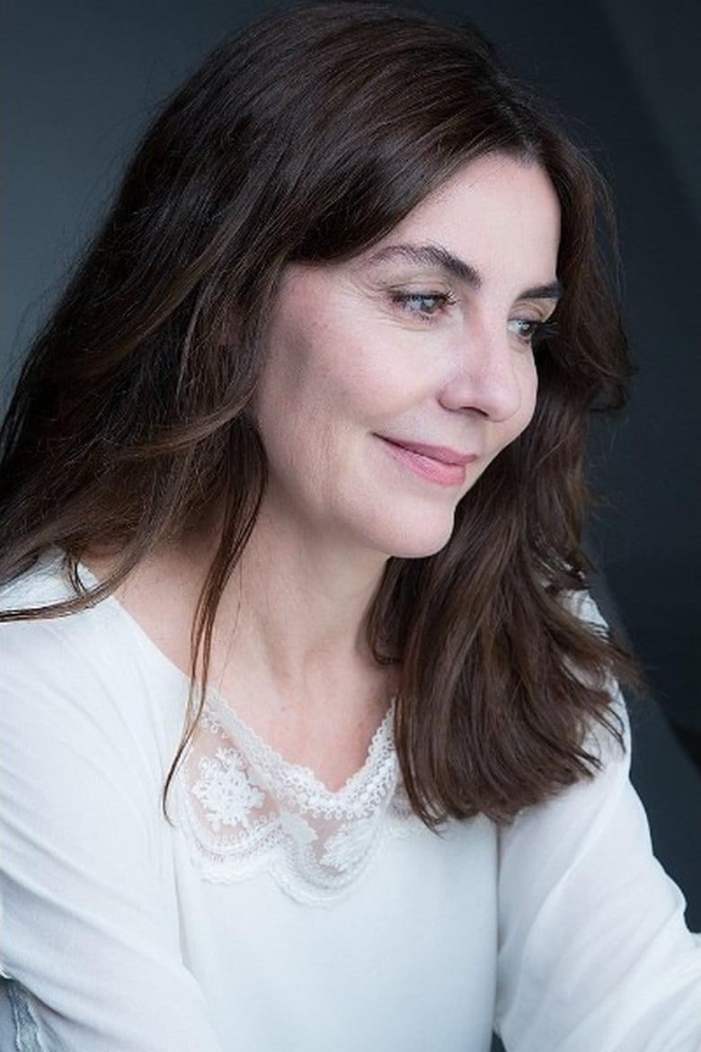 Ana Fernández - About - Entertainment.ie