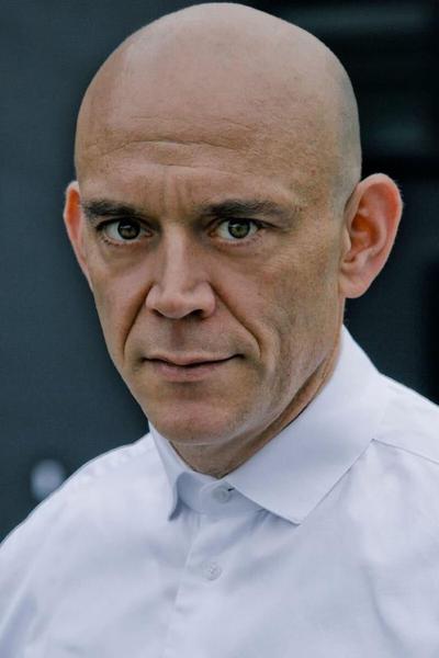 Robert Dölle - About - Entertainment.ie