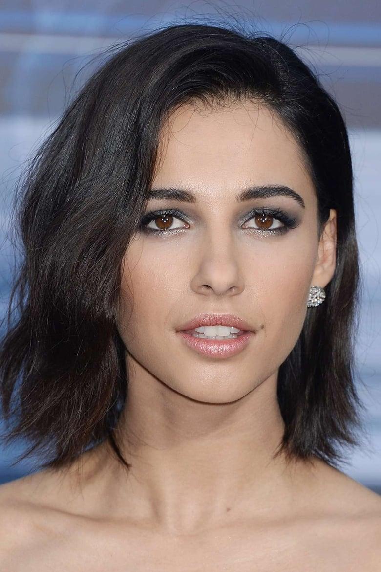 Naomi Scott - About - Entertainment.ie