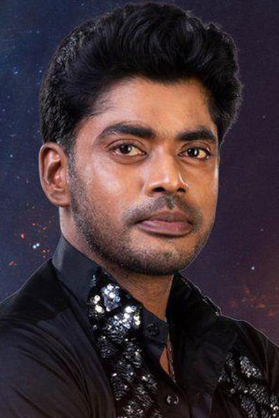 Sandy - About - Entertainment.ie